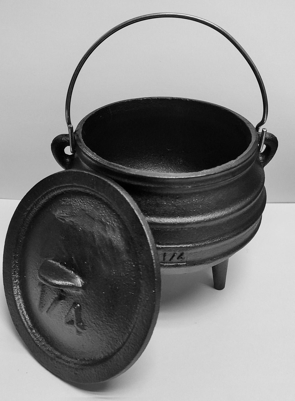 Lifespace Cast Iron No 1/4 Potjie Pot - Lifespace