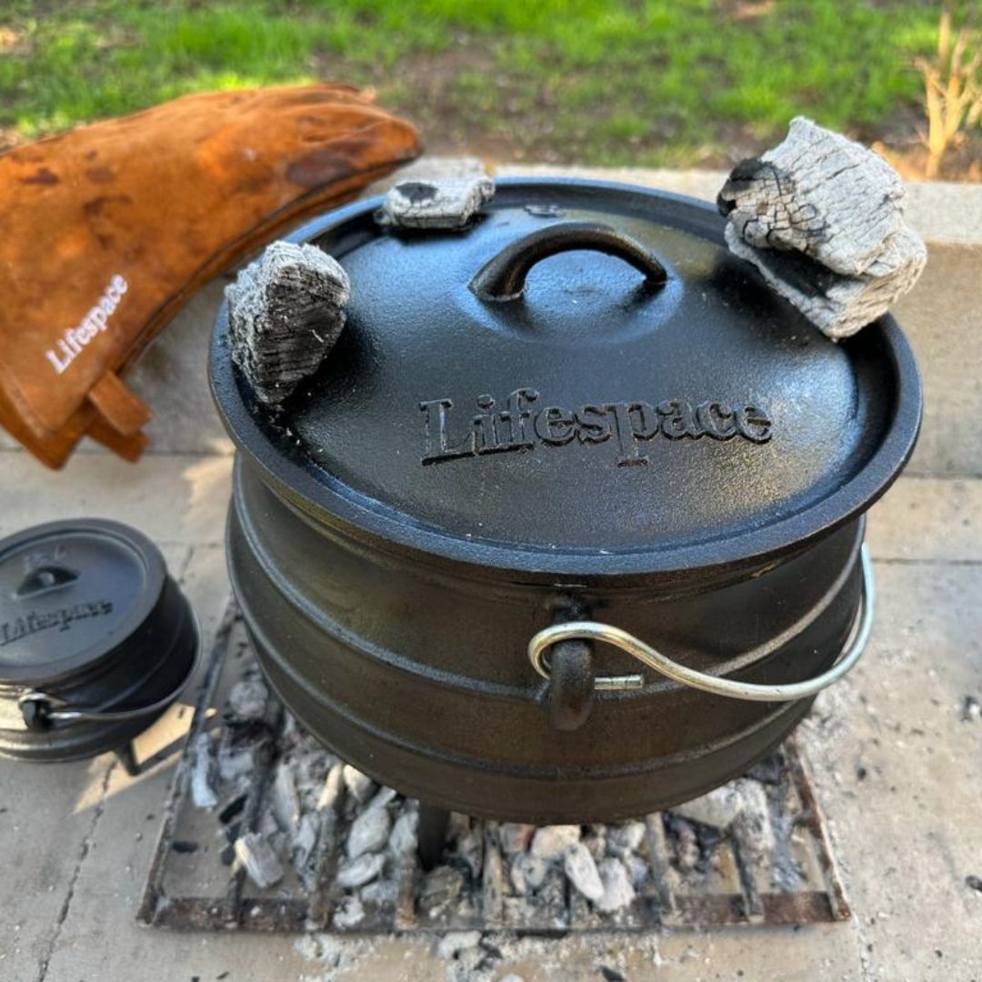 Lifespace Cast Iron No 3 Potjie Pot - 7,8lt